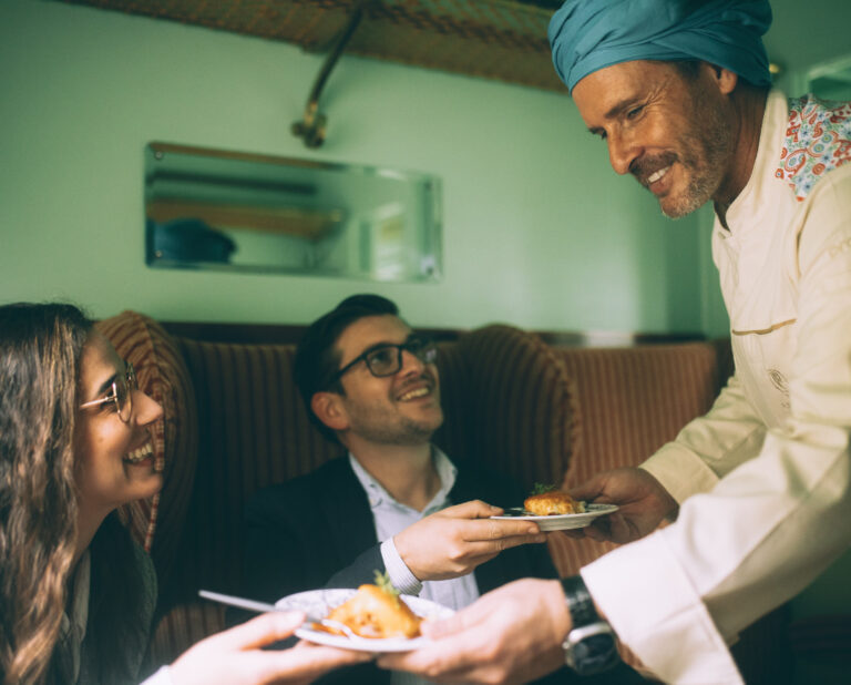 Comboio Presidencial by Chakall - Embarque numa viagem inesquecível